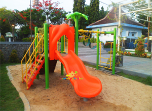 Simple Play Tower 4, ukuran 3 x 5 x 2.5 m | TOKO Playgroound